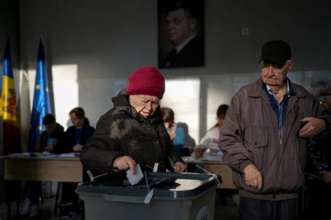 Russia Steps Up Disinformation Efforts As Trump Abandons Resistance