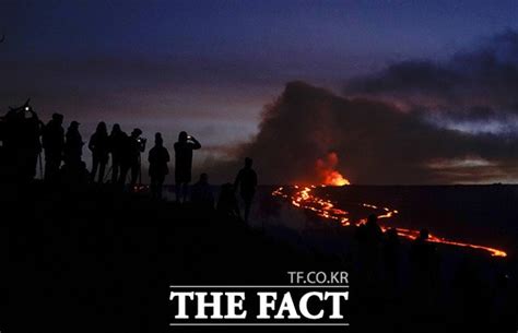 38년 만에 세계 최대 활화산 분화…하와이 찾은 관광객들 [tf사진관] 네이트 뉴스