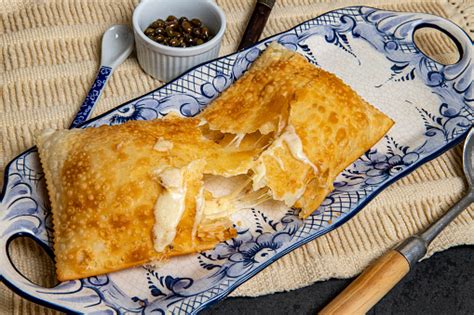 브라질 음식 파스텔 영어로 페이스트리 브라질에서 전형적인 요리 거리에 대한 스톡 사진 및 기타 이미지 거리 그릇 길거리