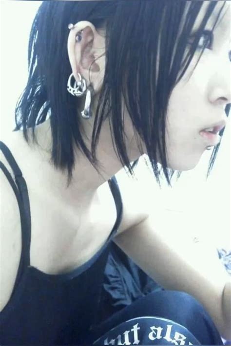 Pin van rita op Pins by you Piercing ideeën Haar Piercings