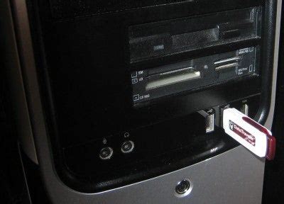 How To Plug In A Flash Drive To Your Computer 4 Steps Instructables