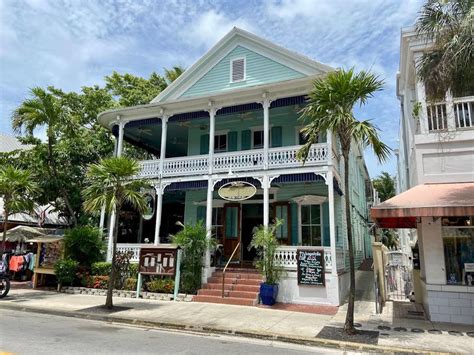 This Key West Restaurant Feels Like A Tropical Hideaway With Island