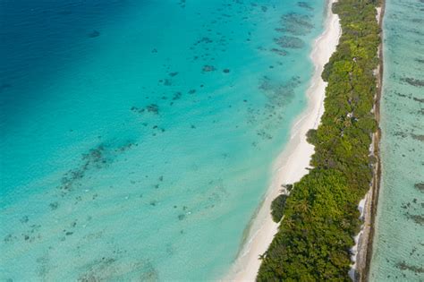 하얀 모래 해변과 청록색 바다가있는 열대 섬의 공중 전경 0명에 대한 스톡 사진 및 기타 이미지 0명 경관 공중 뷰 Istock