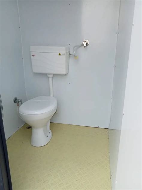 Rectangular Frp White Portable Executive Type Toilet Size 4 X 3 5 X 8