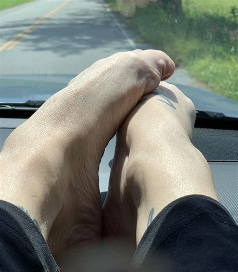 Toes In The Sun Scrolller