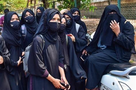 Muslim Girls Abandoned Hijab In Kerala Cpim Newsbharati