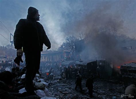 День гідності та свободи історія двох революцій у фото Вечірній Київ