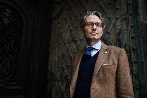 وسط فضيحة جنسية واعتقال مثير للجدل العثور على جثة دبلوماسي سويدي