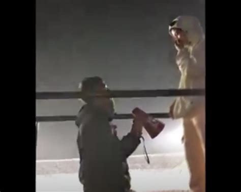 Fakta Fakta Memalukan Pria Bobotoh Lamar Cewe Di Stadion Eh Ternyata