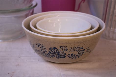 Pyrex Bowl Set Tupperware Jug Various Dishes Bodnarus Auctioneering