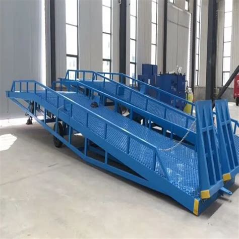 Mobile Boarding Bridge Manual Hydraulic Loading And Unloading Ramp