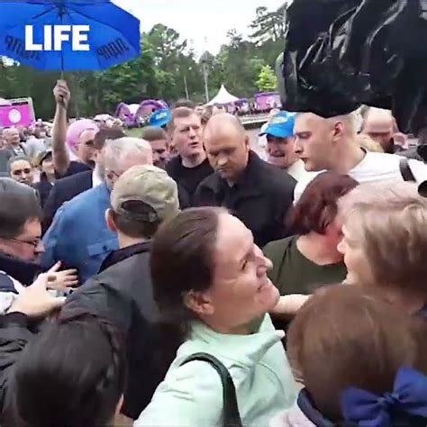 Жириновский раздал деньги “на мороженое“ Youtube