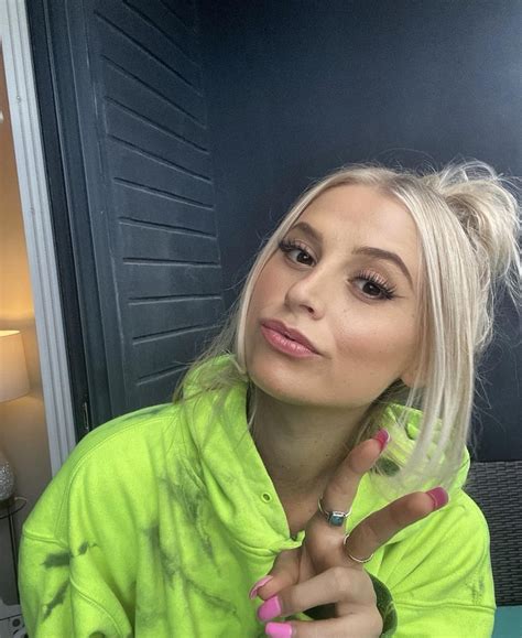 Catching A Break Between Classes Rselfieover25