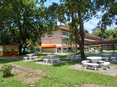 โรงเรียนเบญจลักษ์พิทยา