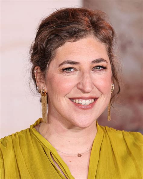 Mayim Bialik Shines At Gladiator Ii Premiere In La • Celebmafia