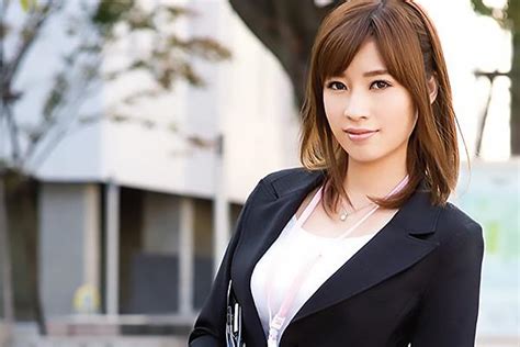 奥田咲 爆乳おっぱいのお姉さんが凄テク披露！契約欲しさにフル勃起したチンポをパイズリ 無料av動画