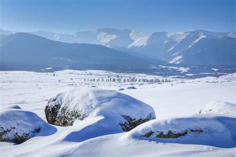 Ирэх сард агаарын температур ихэнх нутгаар тогтворгүй хэлбэлзэл ихтэй байх төлөвтэй байна