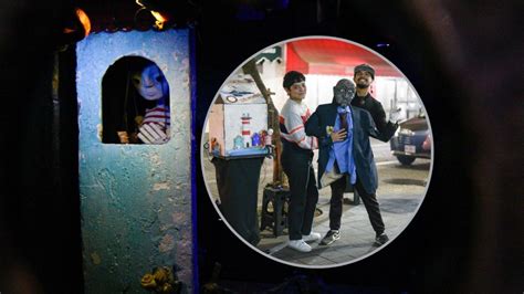 Teatro En Una Caja Sol Y Adrián Impulsan El “lambe Lambe” En Xalapa La Silla Rota