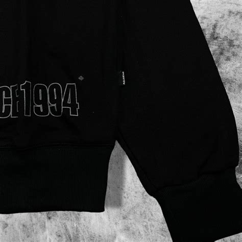 Crewneck Playstation X Pull And Bear Hitam Fesyen Pria Pakaian Baju Luaran Di Carousell