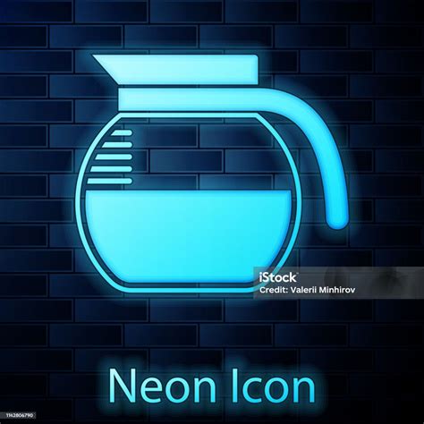 빛나는 네온 커피 포트 아이콘 벽돌 벽 배경에 고립 벡터 일러스트 가정 생활에 대한 스톡 벡터 아트 및 기타 이미지 가정 생활 가정 주방 가정의 방 Istock