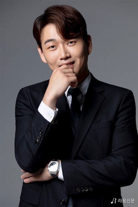 단독 황영웅 첫 앨범 28일 발매첫 자작곡 꽃비 포함 총 6곡 공개 예정