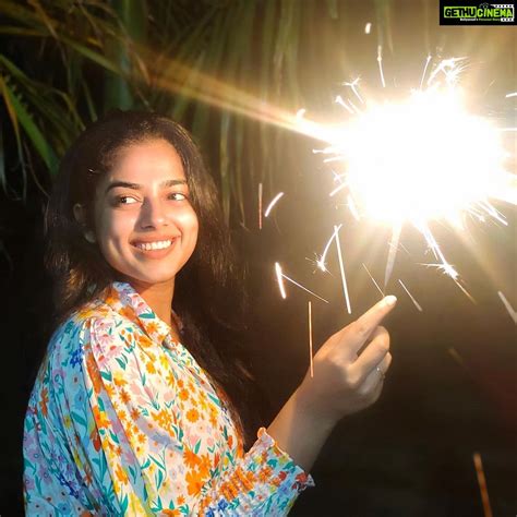 Siddhi Idnani Instagram Wishing You All A Very Sparkling Diwali May