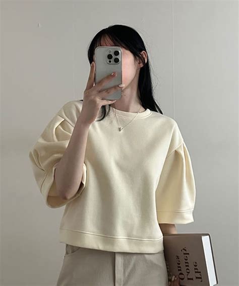 드로잉온유 귀욤산책룩 마카롱 모던 볼륨 슬리브 크롭 티셔츠