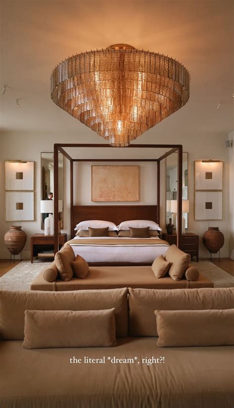 Een Groot Bed In Het Midden Van Een Slaapkamer