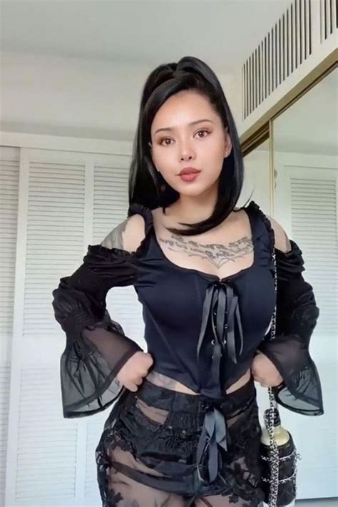 Pin On Fotos Bella Poarch