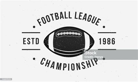 축구 선수권 대회 로고입니다 빈티지 미식 축구 공 트렌디한 복고풍 로고 텍스트와 공 실루엣이 있는 빈티지 포스터 벡터 그림 미식 축구공에 대한 스톡 벡터 아트 및 기타