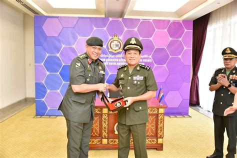 នាយឧត្ដមសេនីយ៍ វង្ស ពិសេន ទស្សនកិច្ចនៅសាលាបណ្ឌិតសភាយោធា និងបញ្ជាការដ្ឋានកងទ័ពជើងទឹកប្រ៊ុយណេ