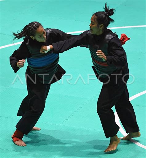 Class C Schoolgirl Thai Swim Antara Foto