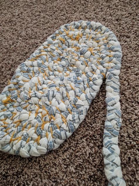 Tutorial How To Make A Braided Rag Rug From Old Sheets Or T Shirts In