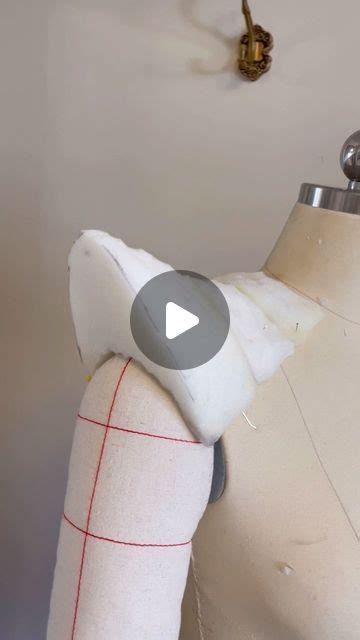 Cassidy Burel On Instagram Exaggerated Shoulder Pad Demo😎 Yall Aren