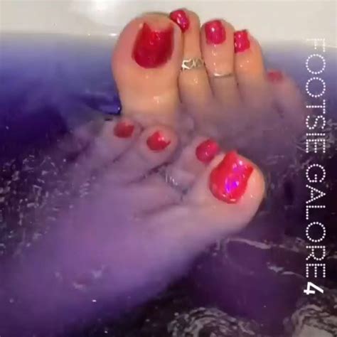 🇮🇶🇮🇶🇮🇶 ‎پا پالیسی پاخوردن خوردنپا پایدختر انگشت فتیش فیتیشپا لیسیدن کلیپ فوتبال