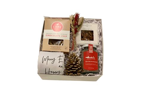 Traditional Red And White T Box Elizabeth Nash T