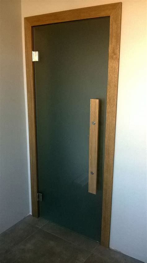 Стъклени врати на панти Обзавеждане за баня и мебели Аква Стил