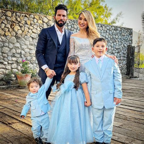 Marcela Mistral Es Criticada Por Opacar A La Novia Del Hermano De Poncho De Nigris En Su Boda
