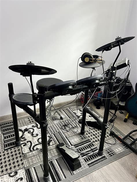 Yamaha Electronic Drum Set Dtx 402k Hobbies And Toys Music And Media