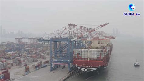 Worlds Largest Container Ship Calls At East China Port 信德海事网 专业海事信息咨询服务平台