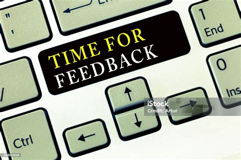 시간에 대 한 피드백을 표시 하는 노트를 작성 비즈니스 사진 보여주는 필요가 뭔가에 응답 또는 평론가 평가 고객에 대한 스톡 사진 및 기타 이미지 Istock