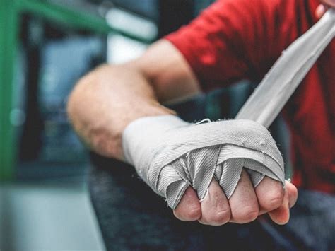 Bruised Knuckles Causes Symptoms And Treatment