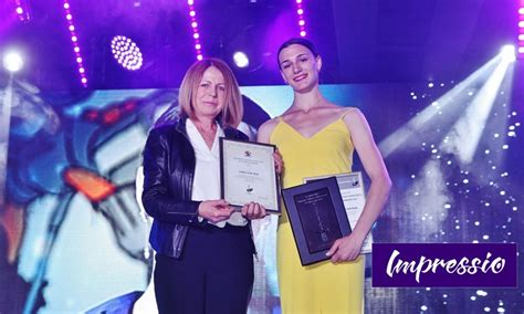 Кметът на София Йорданка Фандъкова връчва специалната награда на Столична Община на балерината