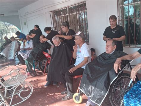 Alumnas Del Icatec Acuden Al Asilo De Ancianos De San Pedro A Ofrecer