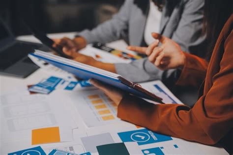 Premium Photo Team Of Ui Ux Web Designer Are Working Together To Develop Mobile Responsive