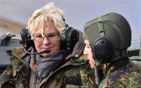 Німеччина створить у Словаччині центр для ремонту військової техніки з України Збруч