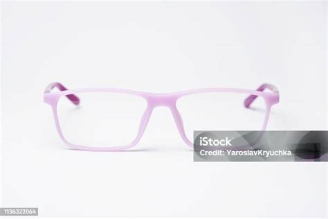 안경을 위한 아이의 플라스틱 프레임 광학 상점과가 게 안과 클리닉의 디자인에 대 한 모의 독서와 거리 시력 교정 안경 가장자리에 대한 스톡 사진 및 기타 이미지 Istock