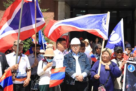 Э Бат Үүл эсэргүүцлийн цуглаанд КАСКТАЙ ирлээ