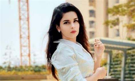 Avneet Kaur Looking Beautiful In Designer Anarkali Suit See Pics देसी