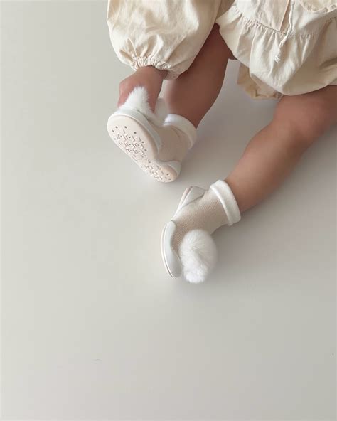 𝐫𝐨𝐮𝐧 육아일상•육아소통•아기방꾸미기 협찬 꼬무신 버블퐁 바닐라 100 국내생산으로 안전하고 편안해툐 고무 바닥의 통기구멍과 에어포켓으로 인해 통기성이 뛰어나 발을